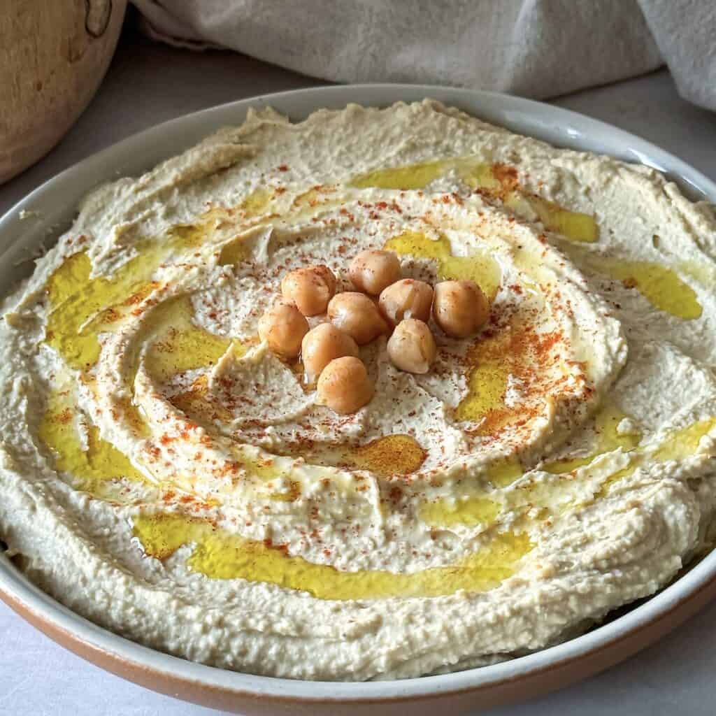 Easy Mediterranean Hummus Recipe (with Canned Chickpeas) - Mallory the ...