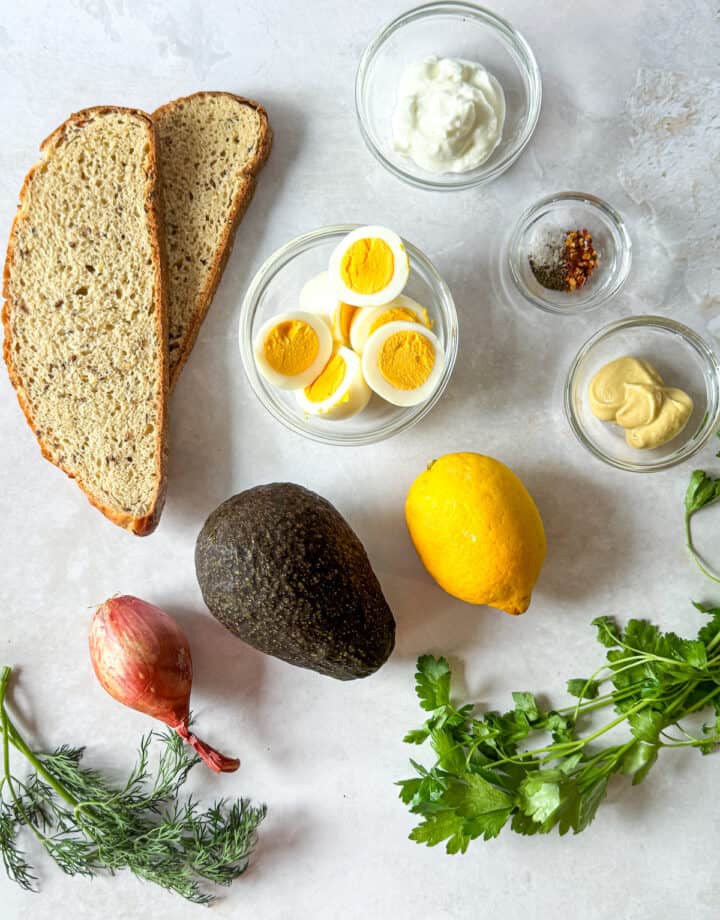 Smashed Avocado Toast with Egg and Red Pepper Flakes - Mallory the ...