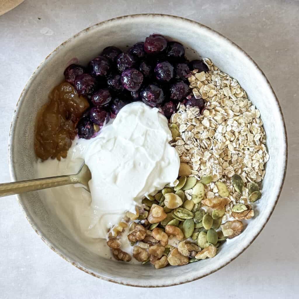Nutritious Skyr Bowl with Oats - Dietitian Recipe - Mallory the ...